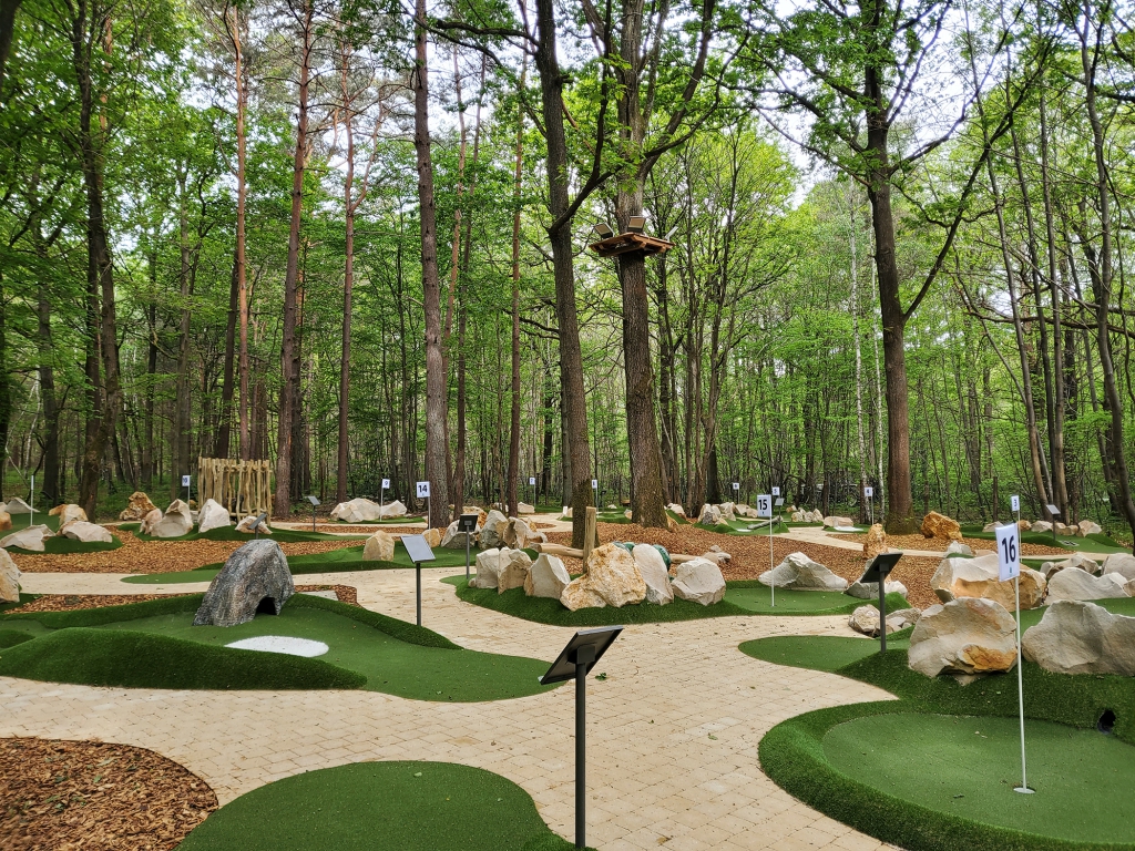 Jurassic Mini-Golf près de Paris - Parc Aventure Floreval